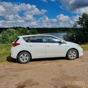Balts Toyota Auris 2013 Daugavpils, ar dzinēja tilpumu 1.80 L un nobraukumu 299 tūkst. km par 6650 €, foto 4 vietnē AUTOMOTO.COM.LV