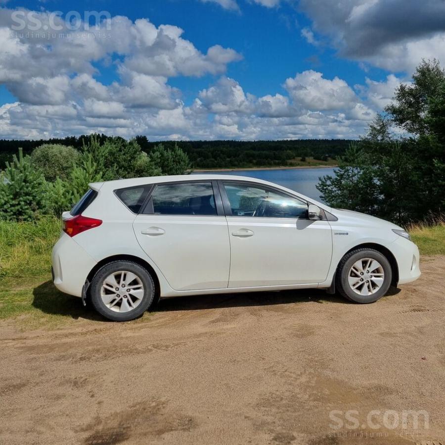 Balts Toyota Auris 2013 Daugavpils, ar dzinēja tilpumu 1.80 L un nobraukumu 299 tūkst. km par 6650 €, foto 4 vietnē AUTOMOTO.COM.LV