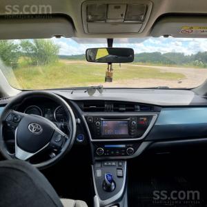 Balts Toyota Auris 2013 Daugavpils, ar dzinēja tilpumu 1.80 L un nobraukumu 299 tūkst. km par 6650 €, foto 7 vietnē AUTOMOTO.COM.LV
