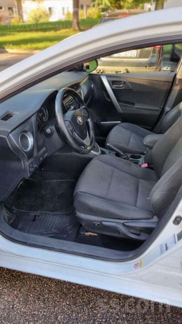 Balts Toyota Auris 2013 Daugavpils, ar dzinēja tilpumu 1.80 L un nobraukumu 299 tūkst. km par 6650 €, foto 7 vietnē AUTOMOTO.COM.LV