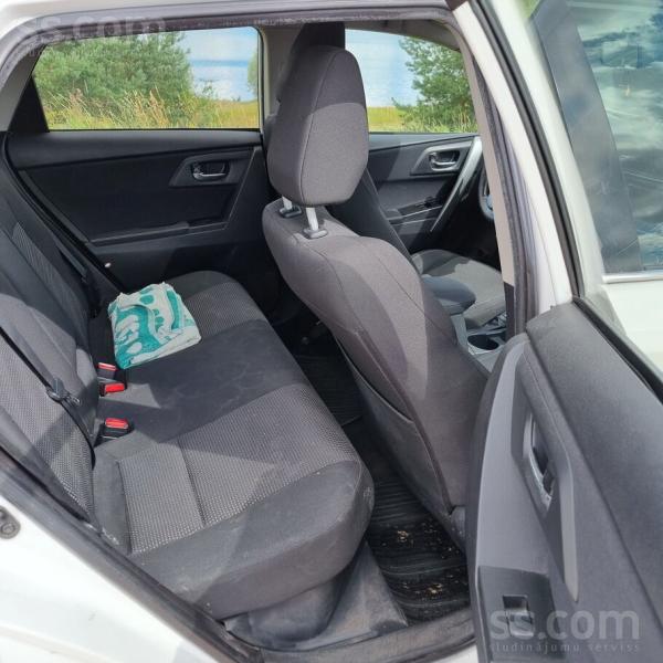 Balts Toyota Auris 2013 Daugavpils, ar dzinēja tilpumu 1.80 L un nobraukumu 299 tūkst. km par 6650 €, foto 9 vietnē AUTOMOTO.COM.LV