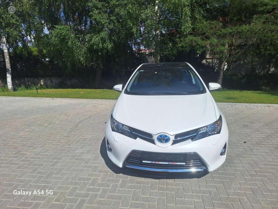 Balts Toyota Auris 2013 Kauņa, ar dzinēja tilpumu 1.80 L un nobraukumu 195 tūkst. km par 8650 €, foto 3 vietnē AUTOMOTO.COM.LV