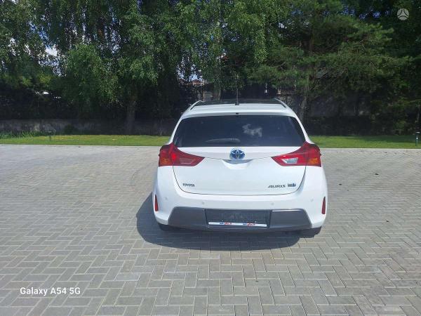 White Toyota Auris 2013 in Kaunas, with an engine capacity of 1.80 L and mileage of 195 thousand km for 8650 €, photo 8 on AUTOMOTO.COM.LV