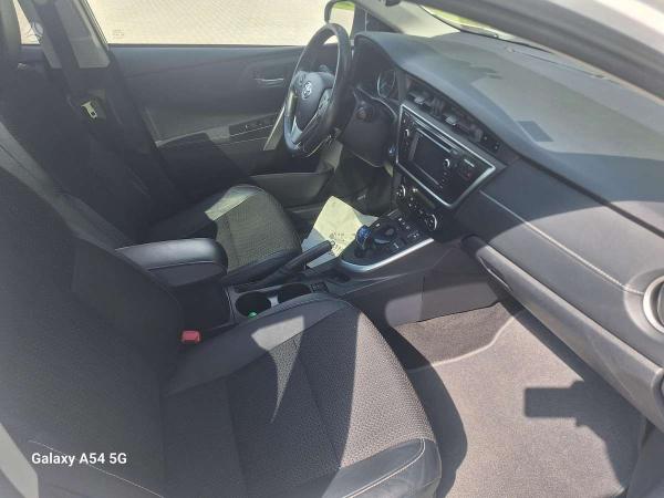 White Toyota Auris 2013 in Kaunas, with an engine capacity of 1.80 L and mileage of 195 thousand km for 8650 €, photo 10 on AUTOMOTO.COM.LV