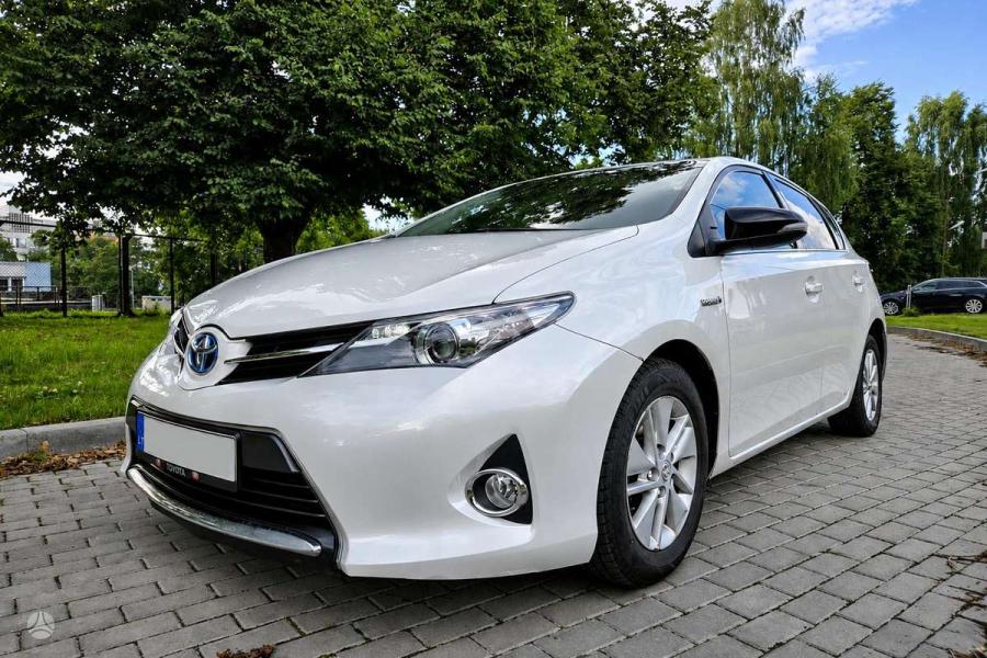 Balts Toyota Auris 2013 Viļņa, ar dzinēja tilpumu 1.80 L un nobraukumu 317 tūkst. km par 6000 €, foto 1 vietnē AUTOMOTO.COM.LV