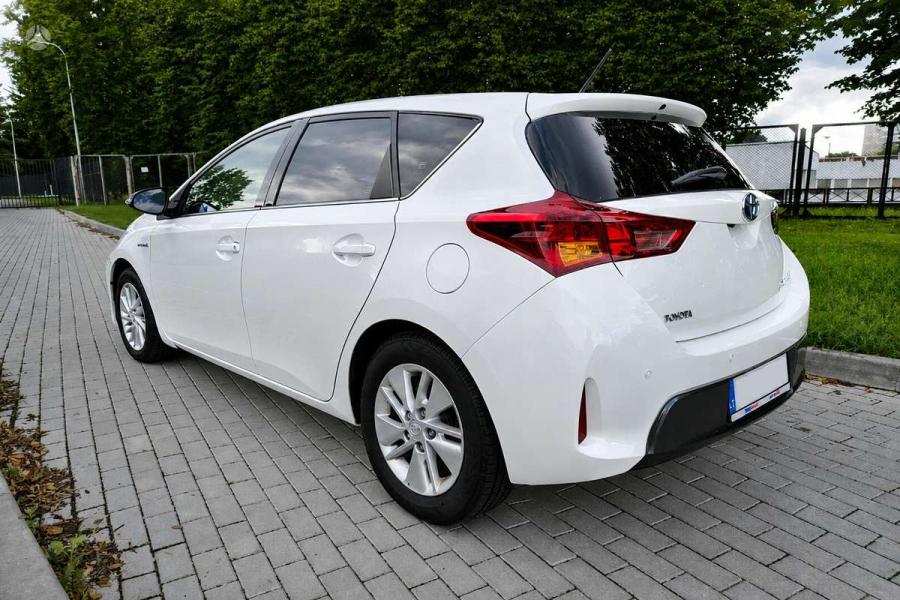 Balts Toyota Auris 2013 Viļņa, ar dzinēja tilpumu 1.80 L un nobraukumu 317 tūkst. km par 6000 €, foto 3 vietnē AUTOMOTO.COM.LV
