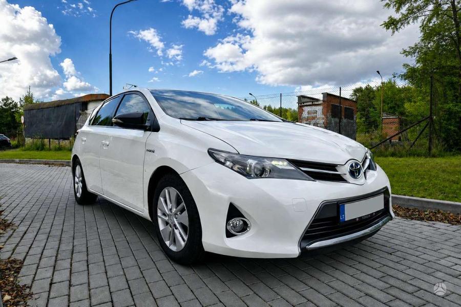 Balts Toyota Auris 2013 Viļņa, ar dzinēja tilpumu 1.80 L un nobraukumu 317 tūkst. km par 6000 €, foto 5 vietnē AUTOMOTO.COM.LV