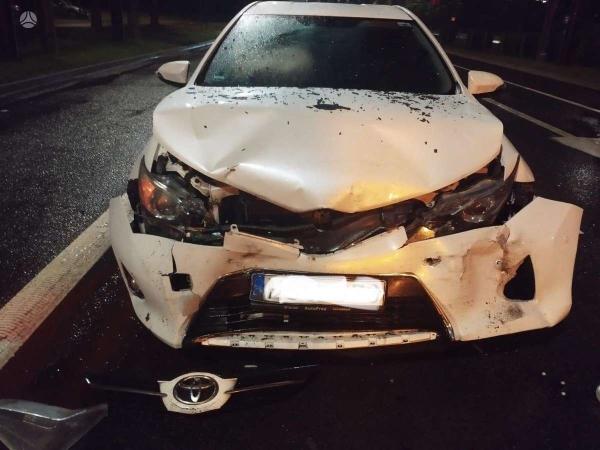 Balts Toyota Auris 2013 Viļņa, ar dzinēja tilpumu 1.80 L un nobraukumu 300 tūkst. km par 2900 €, foto 1 vietnē AUTOMOTO.COM.LV