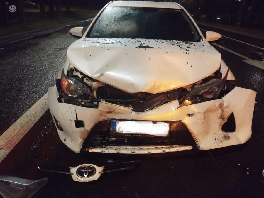 Balts Toyota Auris 2013 Viļņa, ar dzinēja tilpumu 1.80 L un nobraukumu 300 tūkst. km par 2900 €, foto 1 vietnē AUTOMOTO.COM.LV