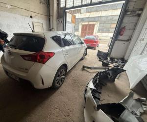 Balts Toyota Auris 2013 Viļņa, ar dzinēja tilpumu 1.80 L un nobraukumu 300 tūkst. km par 2900 €, foto 5 vietnē AUTOMOTO.COM.LV