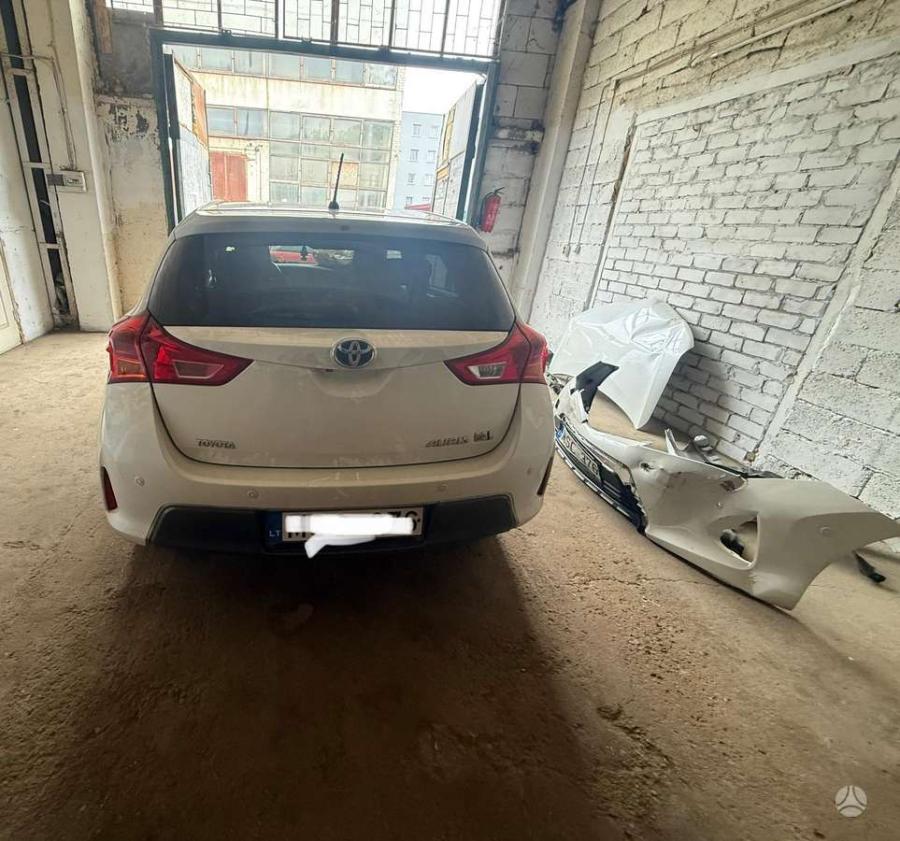 Balts Toyota Auris 2013 Viļņa, ar dzinēja tilpumu 1.80 L un nobraukumu 300 tūkst. km par 2900 €, foto 6 vietnē AUTOMOTO.COM.LV