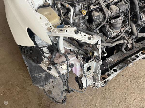 Balts Toyota Auris 2013 Viļņa, ar dzinēja tilpumu 1.80 L un nobraukumu 300 tūkst. km par 2900 €, foto 10 vietnē AUTOMOTO.COM.LV