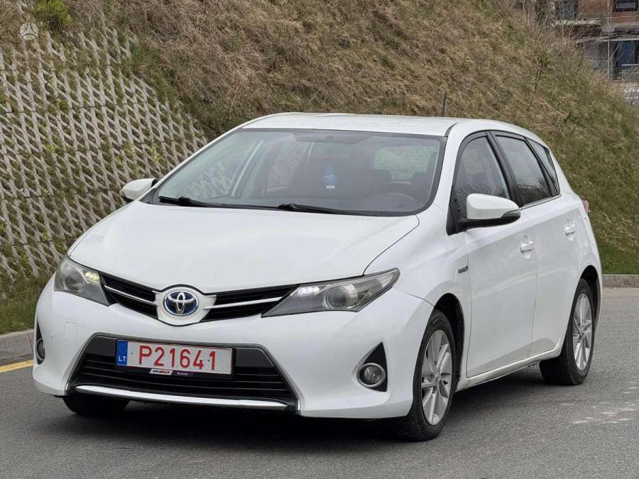 Balts Toyota Auris 2013 Viļņa, ar dzinēja tilpumu 1.80 L un nobraukumu 300 tūkst. km par 6300 €, foto 1 vietnē AUTOMOTO.COM.LV