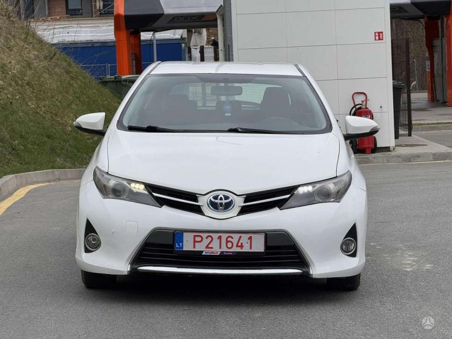 Balts Toyota Auris 2013 Viļņa, ar dzinēja tilpumu 1.80 L un nobraukumu 300 tūkst. km par 6300 €, foto 3 vietnē AUTOMOTO.COM.LV