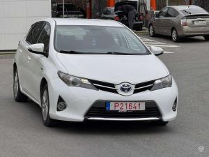 Balts Toyota Auris 2013 Viļņa, ar dzinēja tilpumu 1.80 L un nobraukumu 300 tūkst. km par 6300 €, foto 4 vietnē AUTOMOTO.COM.LV