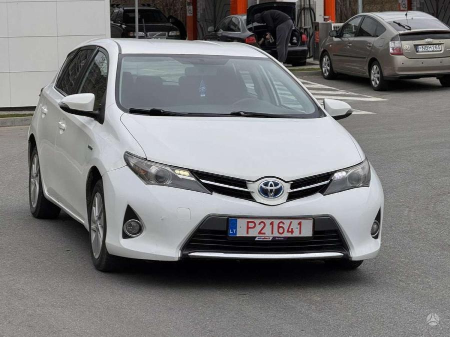Balts Toyota Auris 2013 Viļņa, ar dzinēja tilpumu 1.80 L un nobraukumu 300 tūkst. km par 6300 €, foto 4 vietnē AUTOMOTO.COM.LV