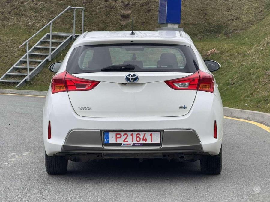 Balts Toyota Auris 2013 Viļņa, ar dzinēja tilpumu 1.80 L un nobraukumu 300 tūkst. km par 6300 €, foto 6 vietnē AUTOMOTO.COM.LV
