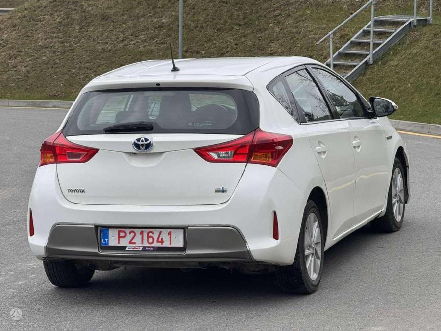 Balts Toyota Auris 2013 Viļņa, ar dzinēja tilpumu 1.80 L un nobraukumu 300 tūkst. km par 6300 €, foto 7 vietnē AUTOMOTO.COM.LV