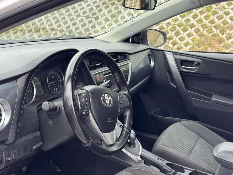 Balts Toyota Auris 2013 Viļņa, ar dzinēja tilpumu 1.80 L un nobraukumu 300 tūkst. km par 6300 €, foto 8 vietnē AUTOMOTO.COM.LV
