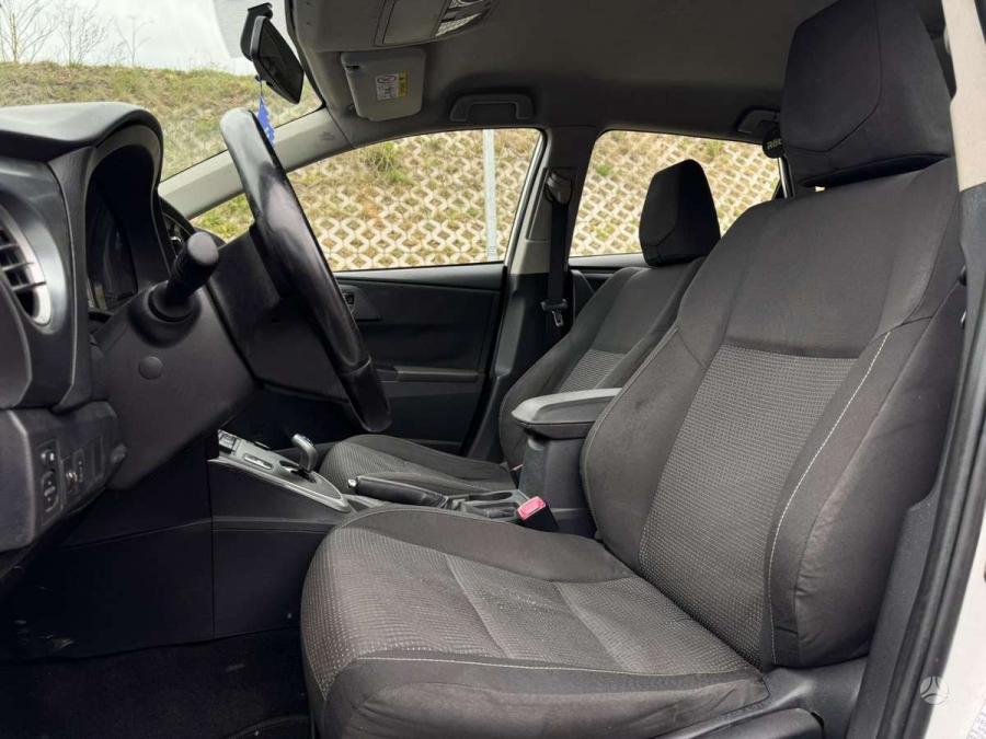 Balts Toyota Auris 2013 Viļņa, ar dzinēja tilpumu 1.80 L un nobraukumu 300 tūkst. km par 6300 €, foto 9 vietnē AUTOMOTO.COM.LV