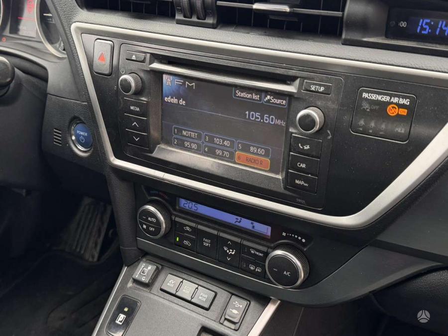 Balts Toyota Auris 2013 Viļņa, ar dzinēja tilpumu 1.80 L un nobraukumu 300 tūkst. km par 6300 €, foto 11 vietnē AUTOMOTO.COM.LV