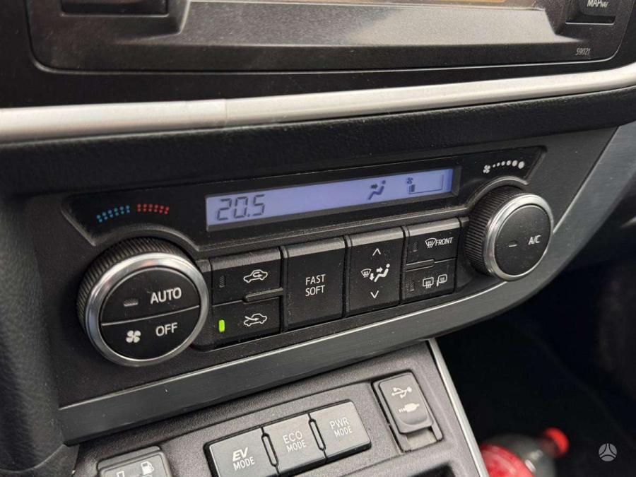 Balts Toyota Auris 2013 Viļņa, ar dzinēja tilpumu 1.80 L un nobraukumu 300 tūkst. km par 6300 €, foto 12 vietnē AUTOMOTO.COM.LV