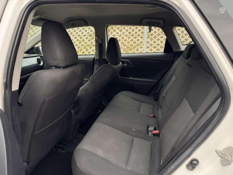 Balts Toyota Auris 2013 Viļņa, ar dzinēja tilpumu 1.80 L un nobraukumu 300 tūkst. km par 6300 €, foto 14 vietnē AUTOMOTO.COM.LV