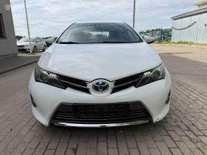 White Toyota Auris 2013 in Utena, with an engine capacity of 1.80 L and mileage of 217 thousand km for 6450 €, photo  on AUTOMOTO.COM.LV