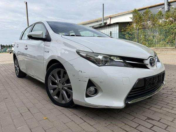 Toyota Auris 2013 Utena vietnē Balts Toyota Auris 2013 Utena, ar dzinēja tilpumu 1.80 L un nobraukumu 217 tūkst. km par 6450 €, foto 6 vietnē AUTOMOTO.COM.LV