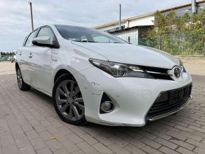 White Toyota Auris 2013 in Utena, with an engine capacity of 1.80 L and mileage of 217 thousand km for 6450 €, photo 6 on AUTOMOTO.COM.LV