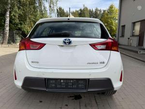 White Toyota Auris 2013 in Utena, with an engine capacity of 1.80 L and mileage of 217 thousand km for 6450 €, photo 8 on AUTOMOTO.COM.LV