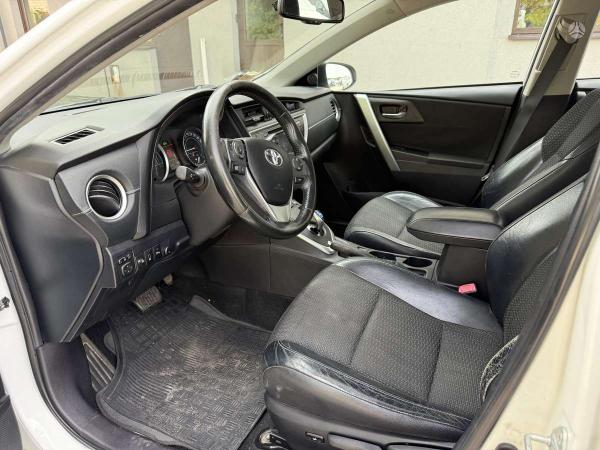 Toyota Auris 2013 Utena vietnē Balts Toyota Auris 2013 Utena, ar dzinēja tilpumu 1.80 L un nobraukumu 217 tūkst. km par 6450 €, foto 9 vietnē AUTOMOTO.COM.LV