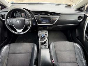 White Toyota Auris 2013 in Utena, with an engine capacity of 1.80 L and mileage of 217 thousand km for 6450 €, photo 10 on AUTOMOTO.COM.LV