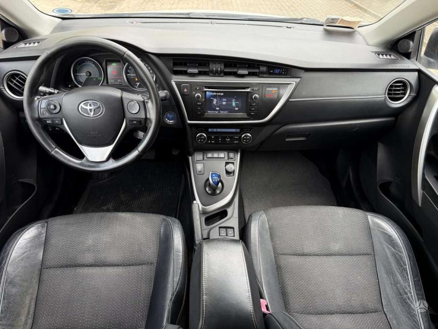White Toyota Auris 2013 in Utena, with an engine capacity of 1.80 L and mileage of 217 thousand km for 6450 €, photo 10 on AUTOMOTO.COM.LV