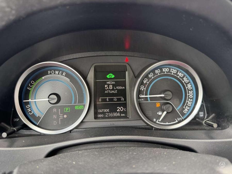White Toyota Auris 2013 in Utena, with an engine capacity of 1.80 L and mileage of 217 thousand km for 6450 €, photo 16 on AUTOMOTO.COM.LV