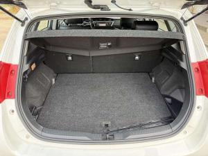 White Toyota Auris 2013 in Utena, with an engine capacity of 1.80 L and mileage of 217 thousand km for 6450 €, photo 20 on AUTOMOTO.COM.LV