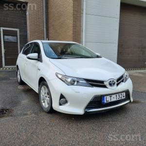 White Toyota Auris 2013 in Daugavpils, with an engine capacity of 1.80 L and mileage of 299 thousand km for 7650 €, photo  on AUTOMOTO.COM.LV