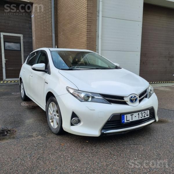 Balts Toyota Auris 2013 Daugavpils, ar dzinēja tilpumu 1.80 L un nobraukumu 299 tūkst. km par 7650 €, foto 1 vietnē AUTOMOTO.COM.LV