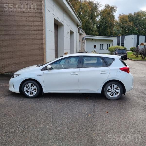 Balts Toyota Auris 2013 Daugavpils, ar dzinēja tilpumu 1.80 L un nobraukumu 299 tūkst. km par 7650 €, foto 4 vietnē AUTOMOTO.COM.LV