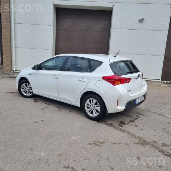 Balts Toyota Auris 2013 Daugavpils, ar dzinēja tilpumu 1.80 L un nobraukumu 299 tūkst. km par 7650 €, foto 7 vietnē AUTOMOTO.COM.LV