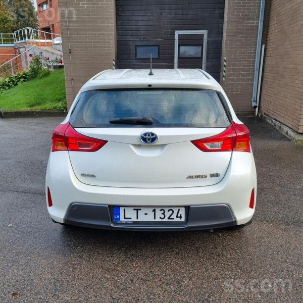 Balts Toyota Auris 2013 Daugavpils, ar dzinēja tilpumu 1.80 L un nobraukumu 299 tūkst. km par 7650 €, foto 8 vietnē AUTOMOTO.COM.LV