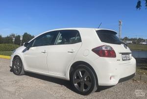 Balts Toyota Auris 2013 Viļņa, ar dzinēja tilpumu 1.80 L un nobraukumu 280 tūkst. km par 6450 €, foto 4 vietnē AUTOMOTO.COM.LV