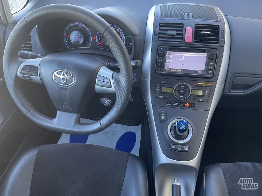 Balts Toyota Auris 2013 Viļņa, ar dzinēja tilpumu 1.80 L un nobraukumu 280 tūkst. km par 6450 €, foto 8 vietnē AUTOMOTO.COM.LV