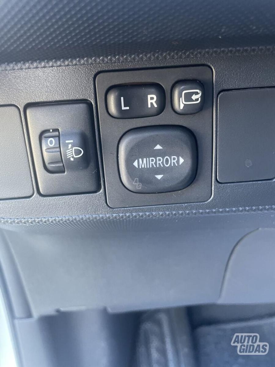 Balts Toyota Auris 2013 Viļņa, ar dzinēja tilpumu 1.80 L un nobraukumu 280 tūkst. km par 6450 €, foto 17 vietnē AUTOMOTO.COM.LV