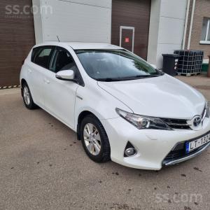 Balts Toyota Auris 2013 Daugavpils, ar dzinēja tilpumu 1.80 L un nobraukumu 299 tūkst. km par 6650 €, foto 3 vietnē AUTOMOTO.COM.LV