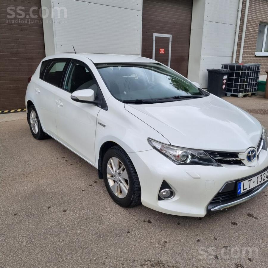 Balts Toyota Auris 2013 Daugavpils, ar dzinēja tilpumu 1.80 L un nobraukumu 299 tūkst. km par 6650 €, foto 3 vietnē AUTOMOTO.COM.LV