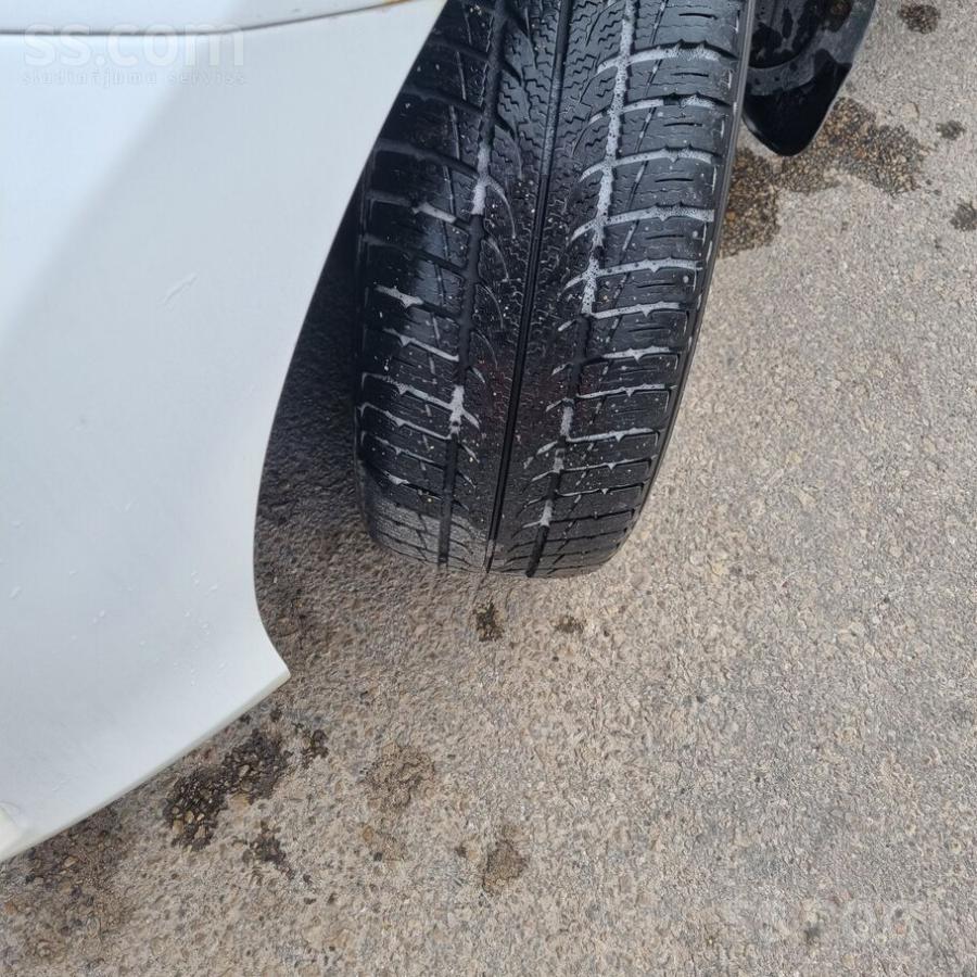 Balts Toyota Auris 2013 Daugavpils, ar dzinēja tilpumu 1.80 L un nobraukumu 299 tūkst. km par 6650 €, foto 11 vietnē AUTOMOTO.COM.LV