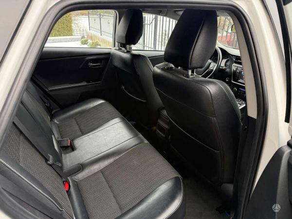 Balts Toyota Auris 2014 Telšiai, ar dzinēja tilpumu 1.80 L un nobraukumu 131 tūkst. km par 9800 €, foto 11 vietnē AUTOMOTO.COM.LV
