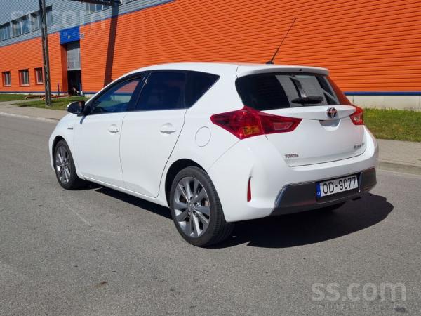 Balts Toyota Auris 2014 Jelgava, ar dzinēja tilpumu 1.80 L un nobraukumu 189 tūkst. km par 8700 €, foto 2 vietnē AUTOMOTO.COM.LV