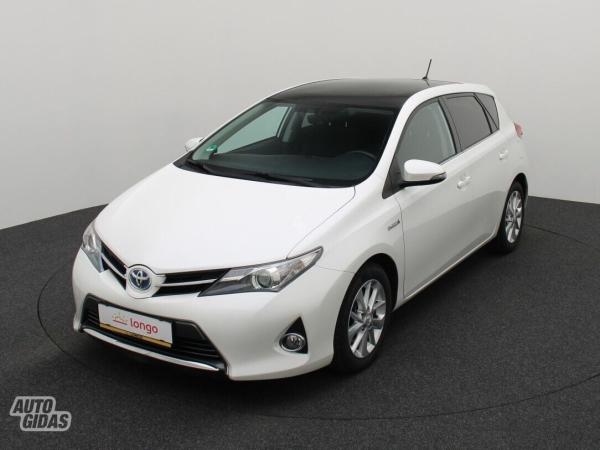 White Toyota Auris 2014 in Vilnius, with an engine capacity of 1.80 L and mileage of 211 thousand km for 10099 €, photo 1 on AUTOMOTO.COM.LV